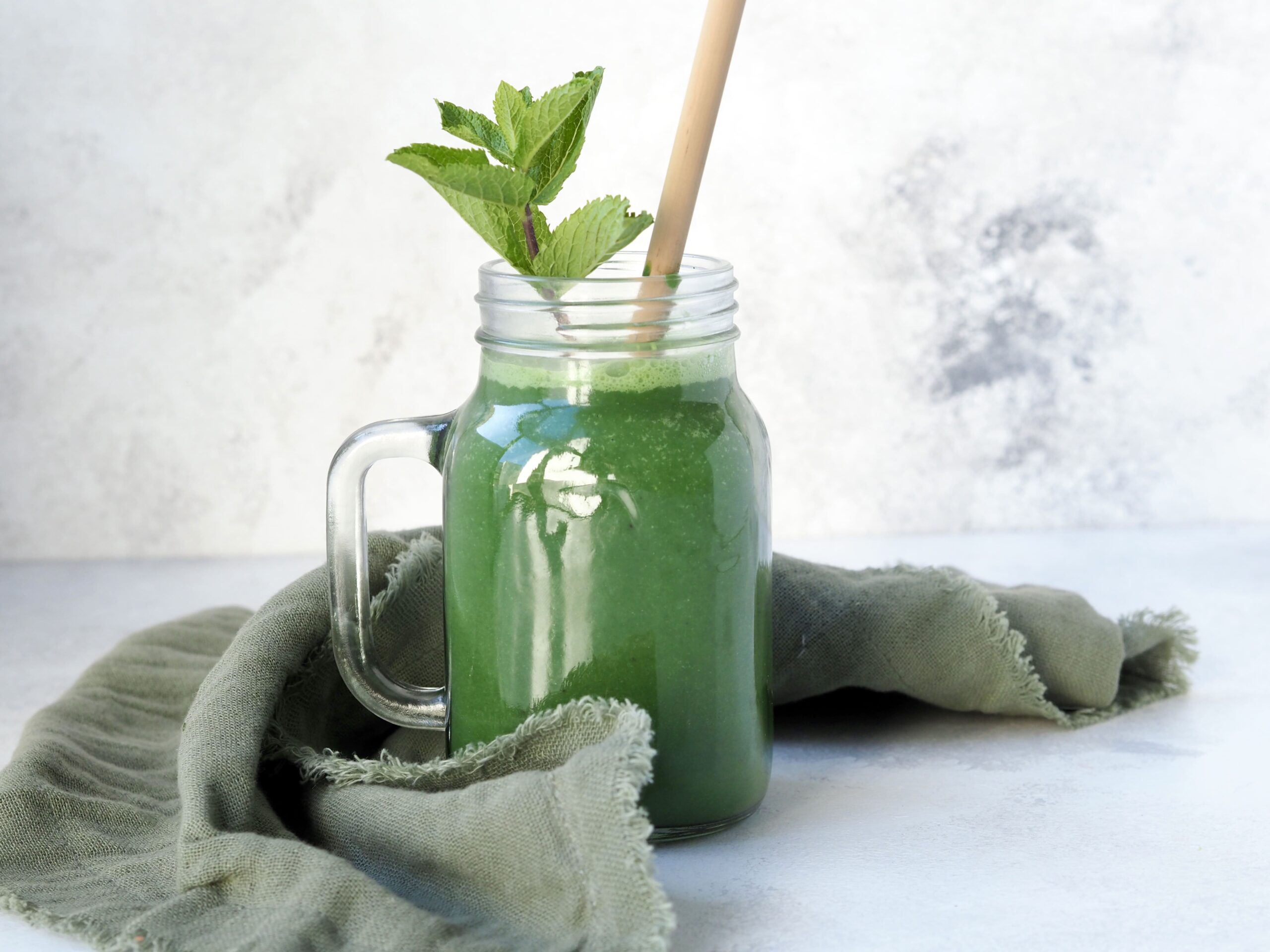 Grøn smoothie med spirulina og mynte - Ditte Julie Jensen